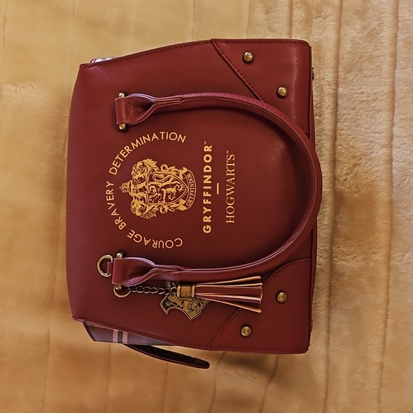 Bioworld | Bags | Harry Potter Hogwarts Gryffindor Top Handle Satchel ...